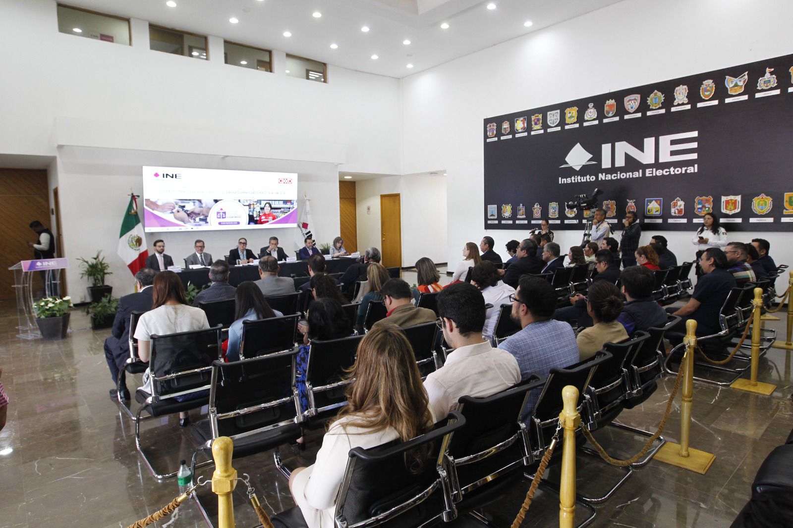 Firman INE y OXXO convenio de colaboración para promover el voto en el PEEPJF 2024-2025 - El ...